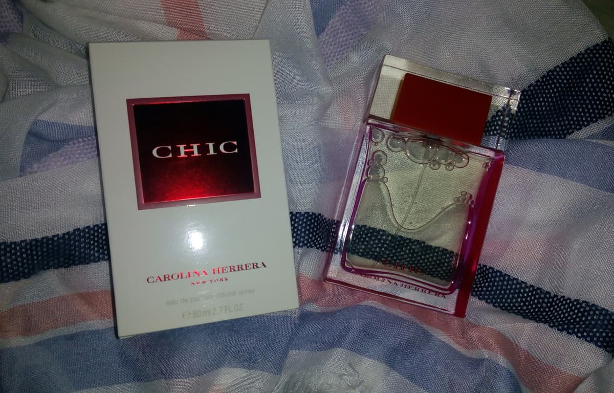 Chic Carolina Herrera fragancia - una fragancia para Mujeres